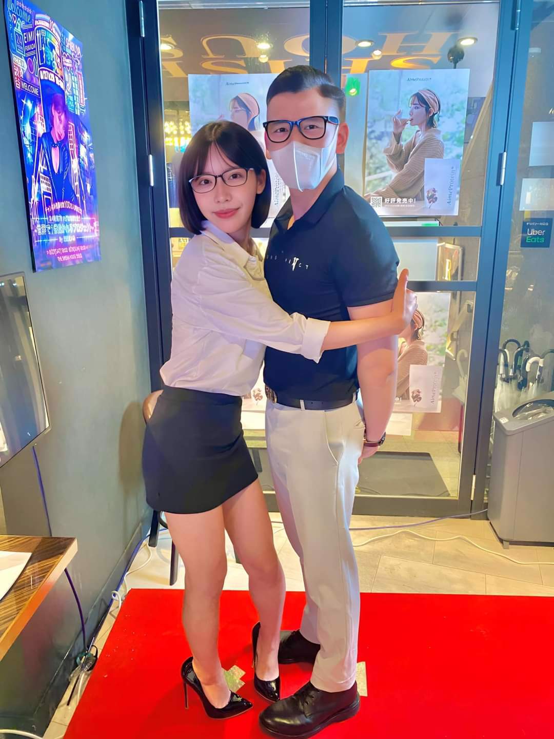 Japanese Idol Emi Fukada Is Holding A Free Hug Event 香港高登