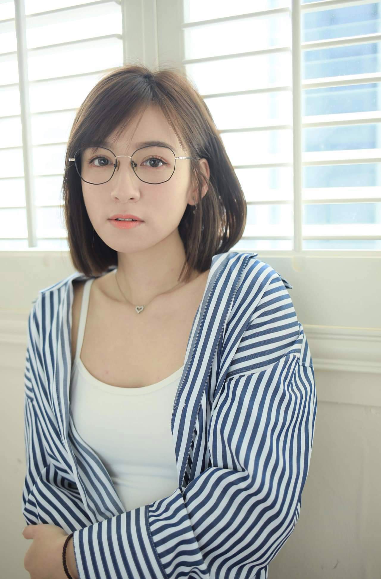 嘉倩bb小背心眼鏡娘look - 香港高登討論區