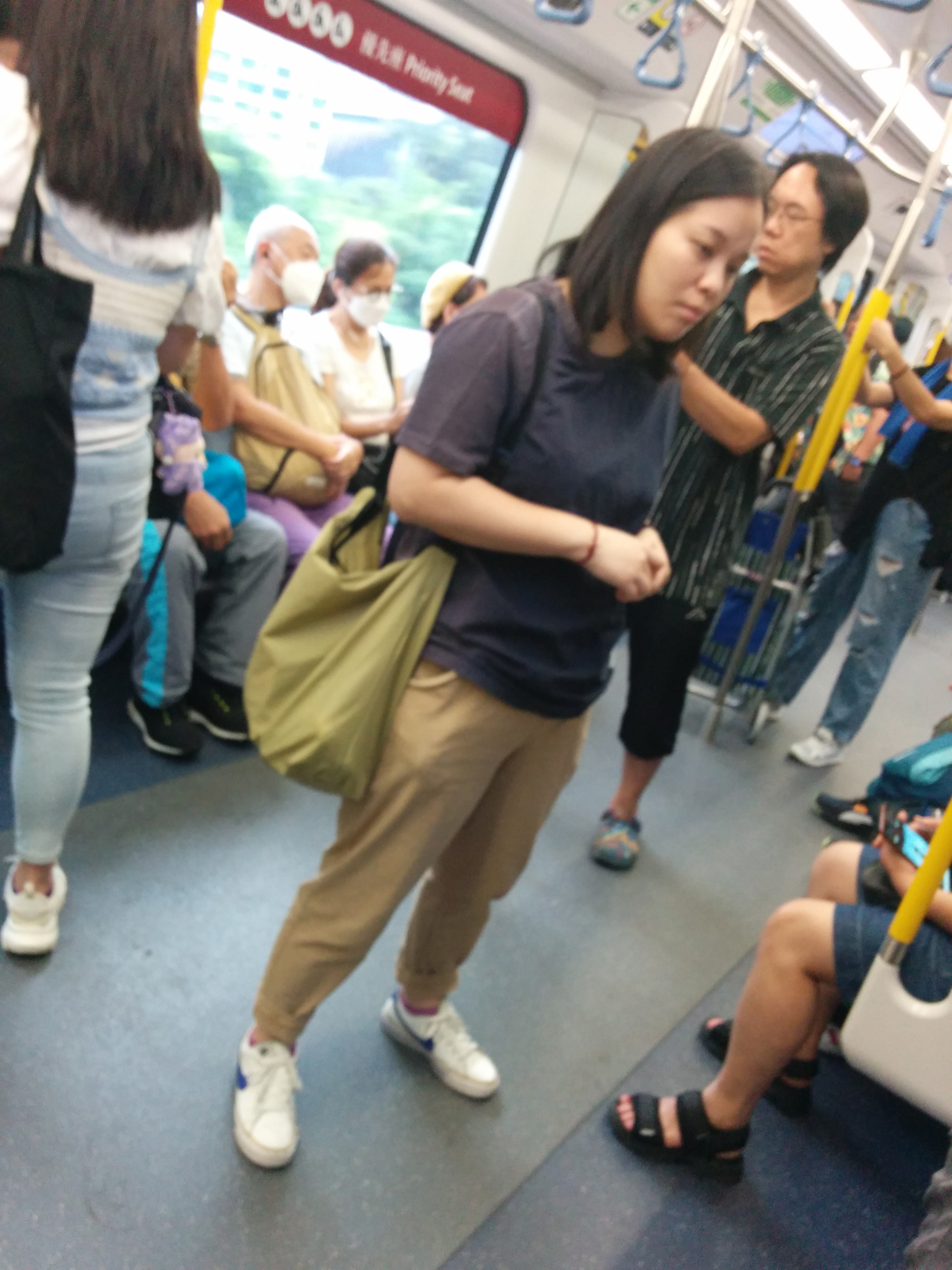 而家D港女真係令人感到絕望 - 香港高登討論區